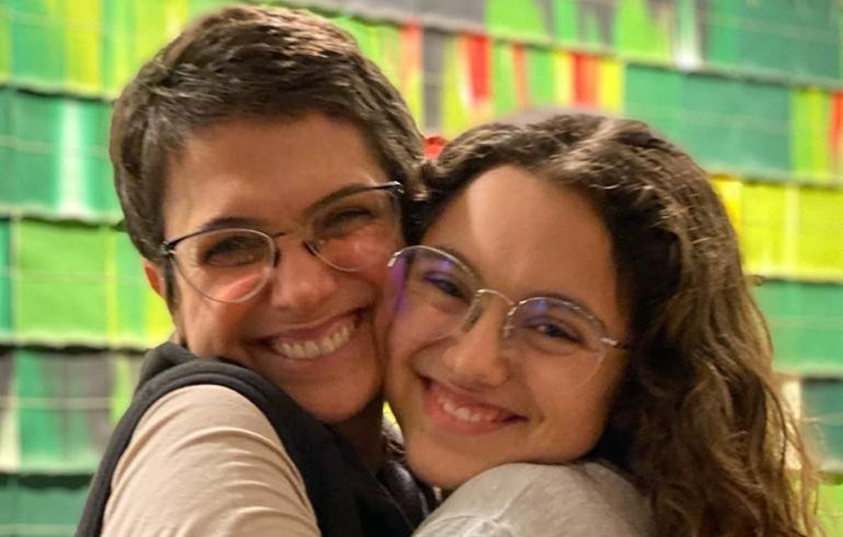 Sandra Annenberg se emociona ao receber presente e declaração da filha ... Sandra Annenberg se emociona ao receber presente e declaração da filha ...